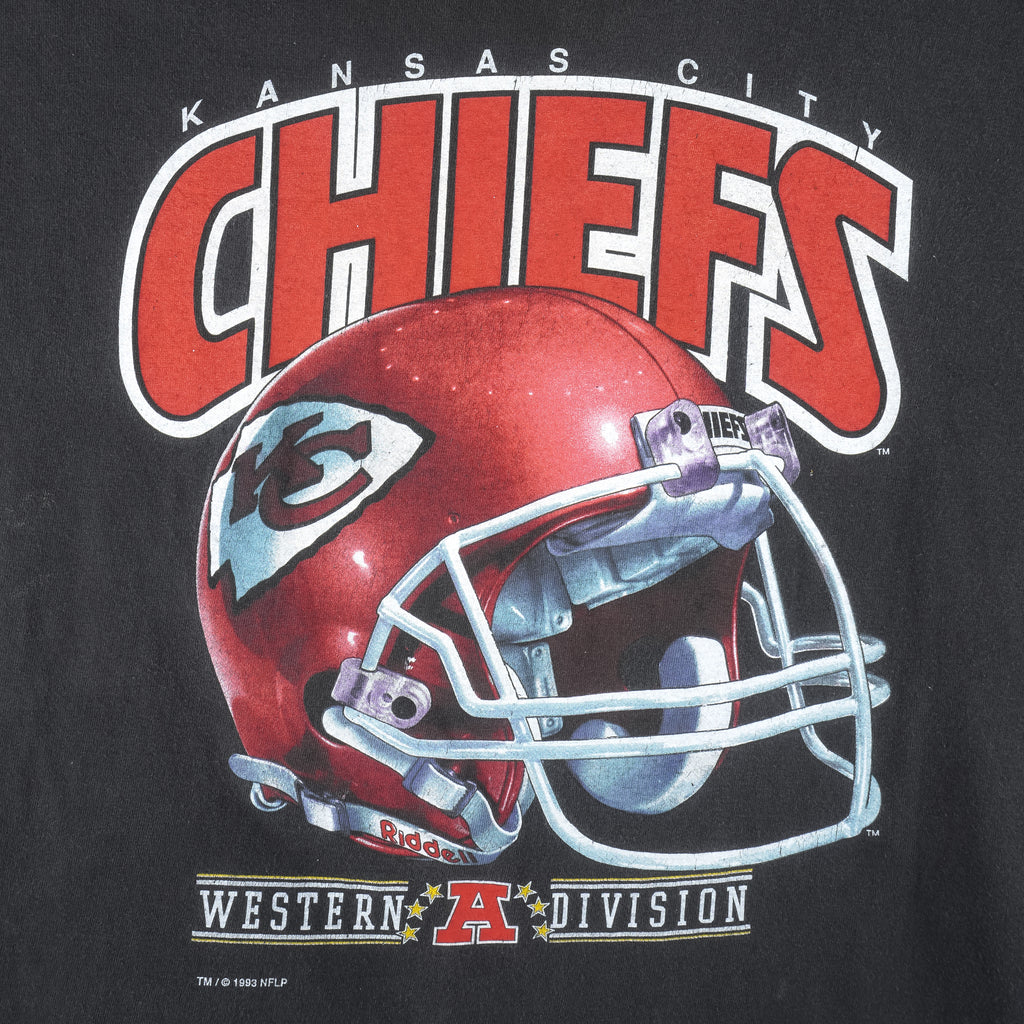 Vintage NFL (Salem) - Kansas City Chiefs Helmet Single Stitch T-Shirt ...